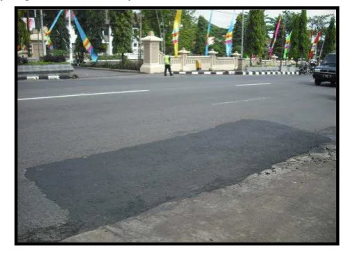 PENGARUH JUMLAH KENDARAAN TERHADAP KERUSAKAN JALAN ASPAL KELAS II DI ...